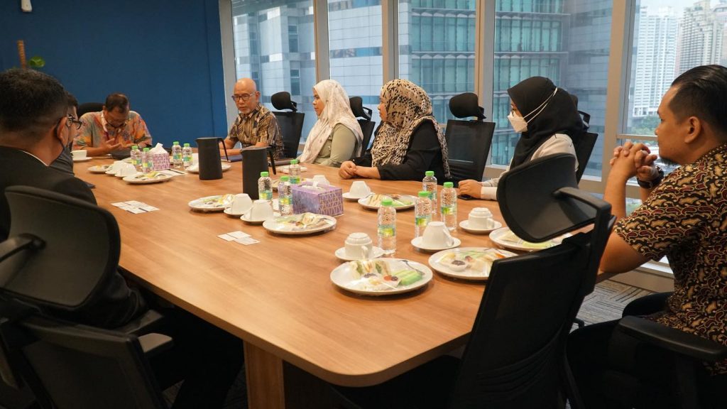 MAJLIS PENYERAHAN SIJIL KEPATUHAN SYARIAH DARI PENASIHAT SHARIAH, ELZAR ...