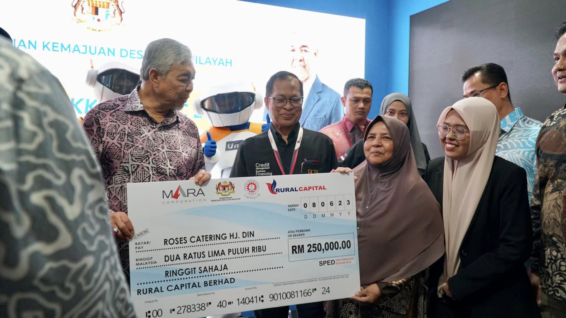 PERASMIAN PAMERAN KORPORAT & SESI PENYERAHAN PEMBIAYAAN SPED KKDW ...