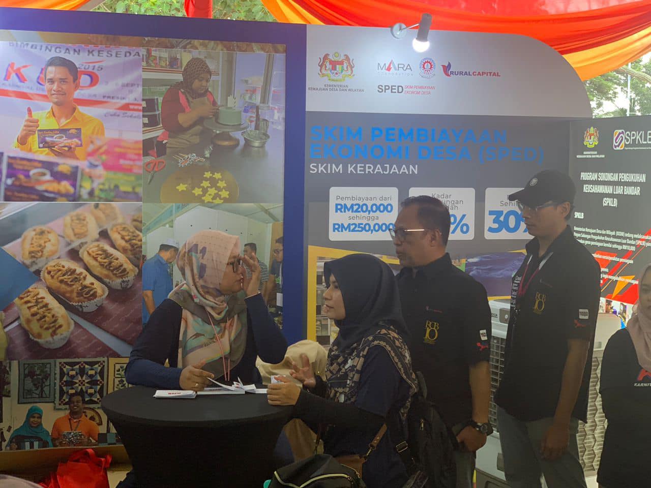 PENYERAHAN MOCK-UP CHEQUE PEMBIAYAAN SPED BERSEMPENA PROGRAM SENTUHAN ...