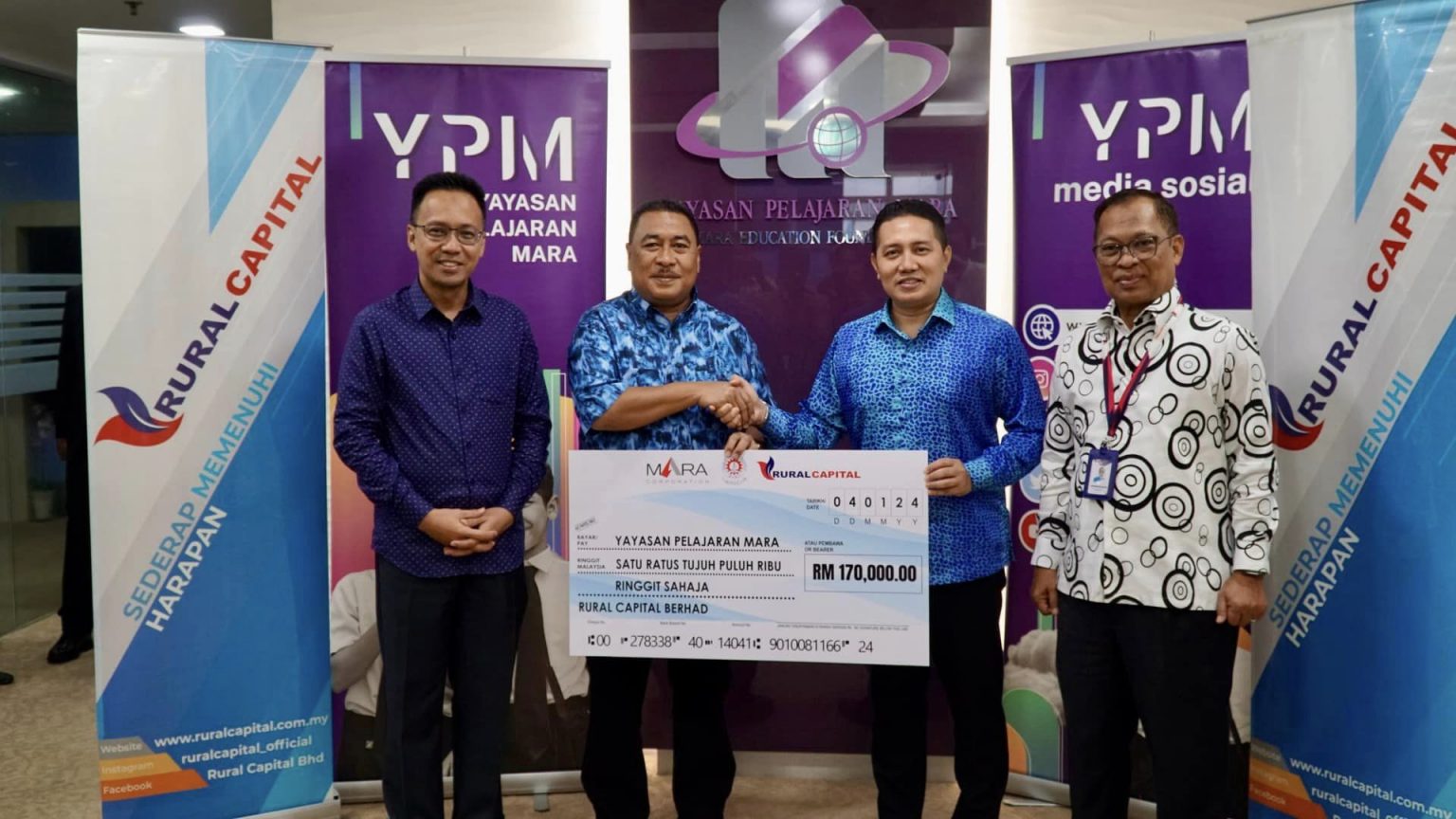 MAJLIS PENYERAHAN MOCK-UP CHEQUE SUMBANGAN RURAL CAPITAL BERHAD (RCB ...