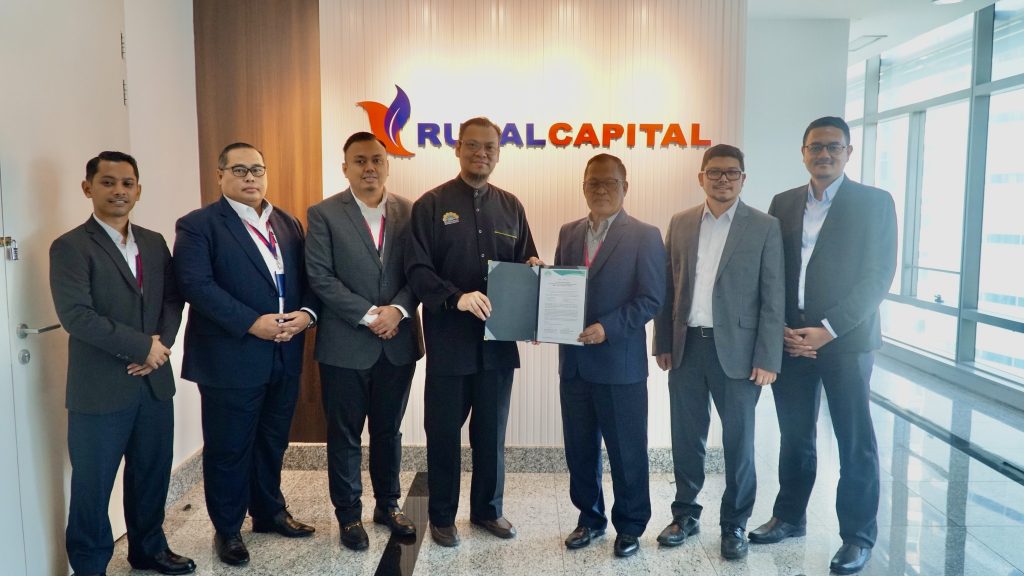 MAJLIS PENYERAHAN SIJIL KEPATUHAN SYARIAH BAGI PRODUK PEMBIAYAAN SKOPP ...